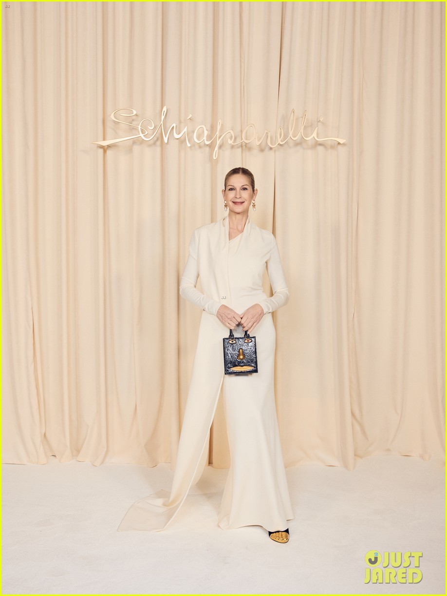 Gabrielle Union Sits Front Row with Regina King & Kelly Rutherford at ...