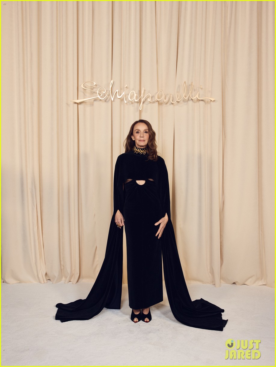 Gabrielle Union Sits Front Row with Regina King & Kelly Rutherford at ...