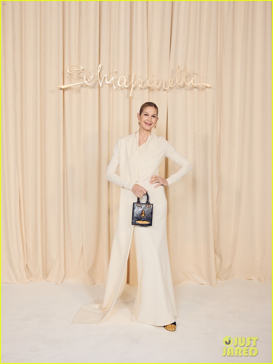 Gabrielle Union Sits Front Row with Regina King & Kelly Rutherford at ...