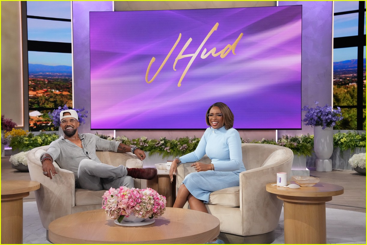 Shemar Moore Flashes His Abs on 'Jennifer Hudson Show,' Credits Fans for Saving 'S.W.A.T.' from ...