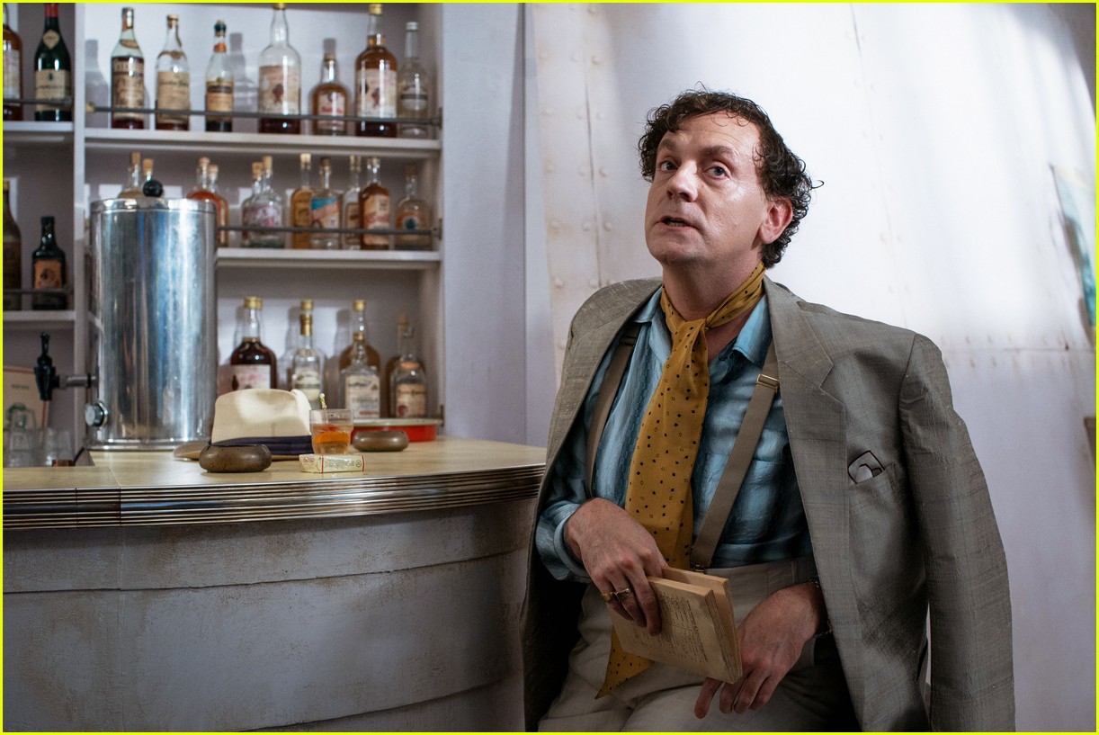 Is Drew Starkey Wearing a Prosthetic in 'Queer' or Is That Really Him ...