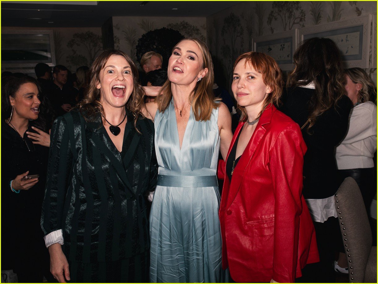 Julia Stiles Reunites with '10 Things I Hate About You' Co-Star Larisa ...