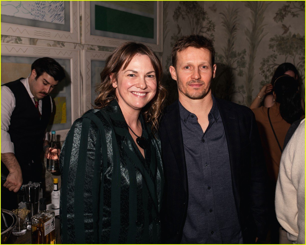 Julia Stiles Reunites with '10 Things I Hate About You' Co-Star Larisa ...