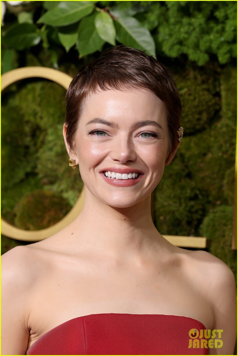 Emma Stone Debuts Pixie Haircut at Golden Globes 2025: Photo 5112637 ...