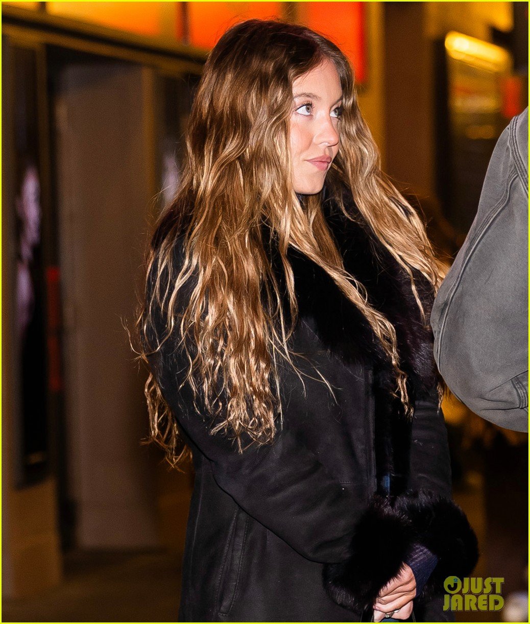 Sydney Sweeney Checks Out 'Cult of Love' on Broadway with 'The ...