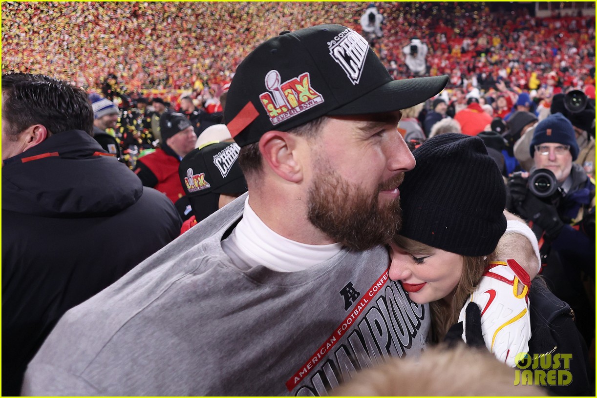 Taylor Swift Kisses Travis Kelce On Field After Kansas City Chiefs Win AFC Championship!: Photo ...