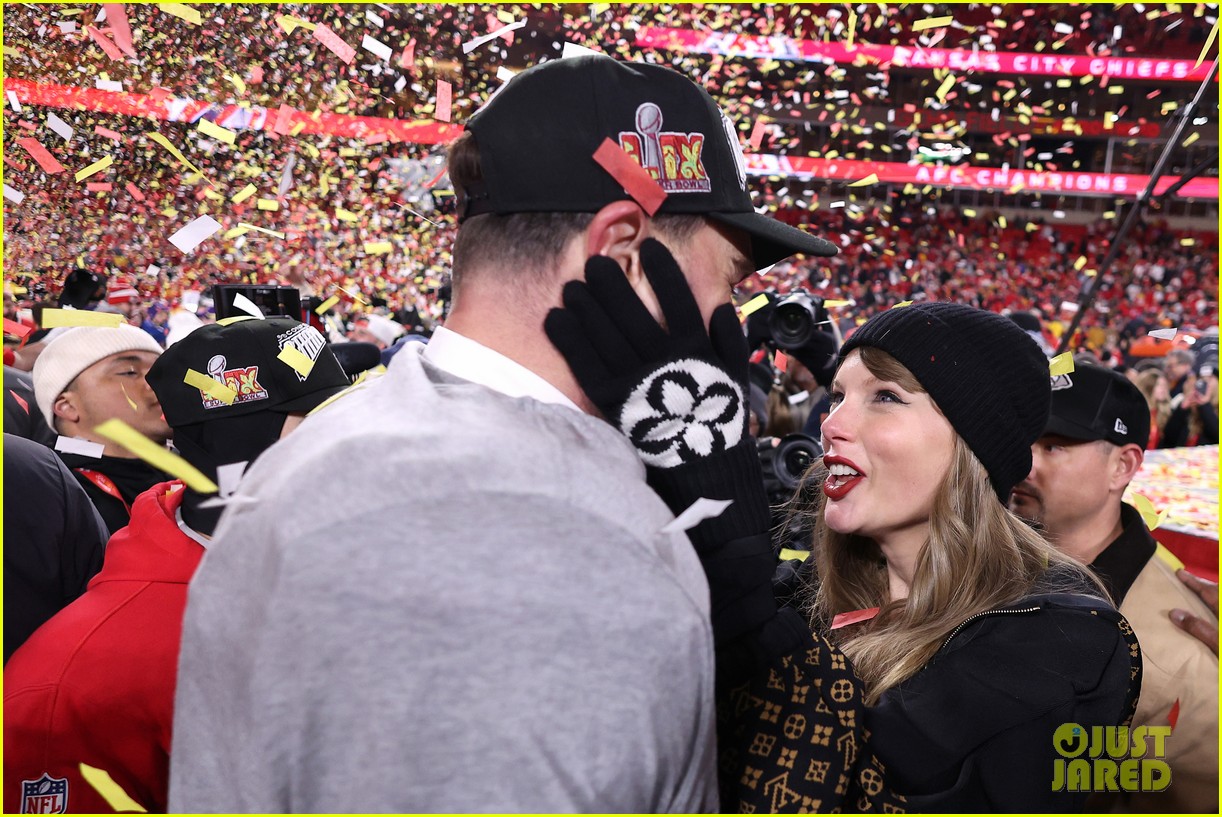 Taylor Swift Kisses Travis Kelce On Field After Kansas City Chiefs Win AFC Championship!: Photo ...