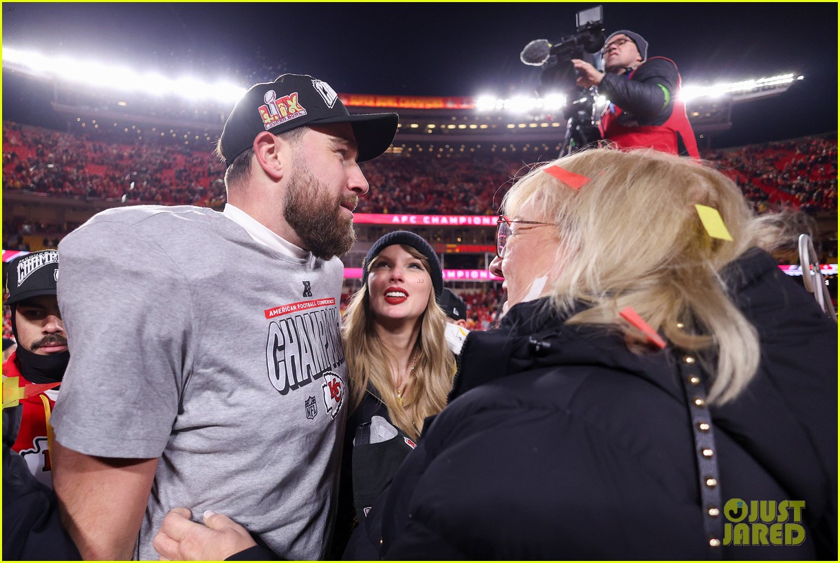 Taylor Swift Kisses Travis Kelce On Field After Kansas City Chiefs Win AFC Championship!: Photo ...