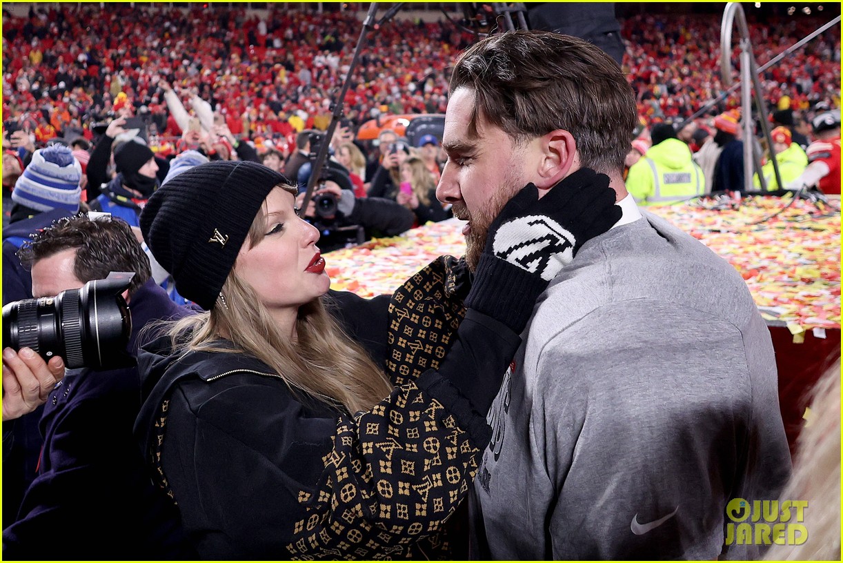 Taylor Swift Kisses Travis Kelce On Field After Kansas City Chiefs Win AFC Championship!: Photo ...