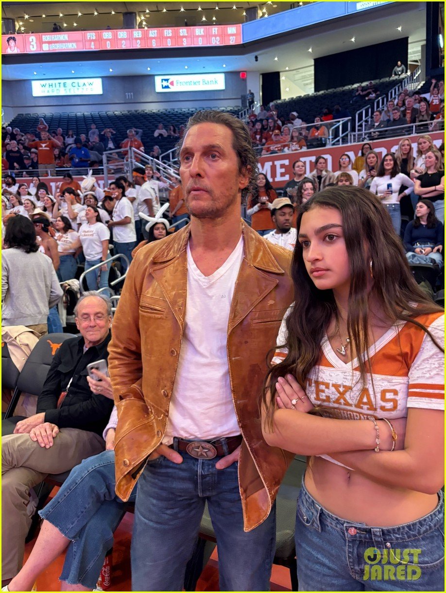 Matthew McConaughey's Daughter Vida, 15, Looks Just Like Mom Camila ...