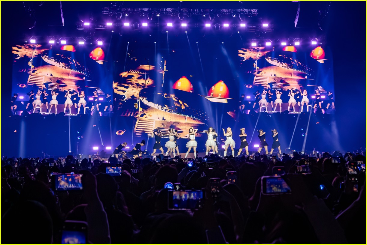 aespa Performs 'Live Tour - Synk: Parallel Line' 2025 Concert in New ...