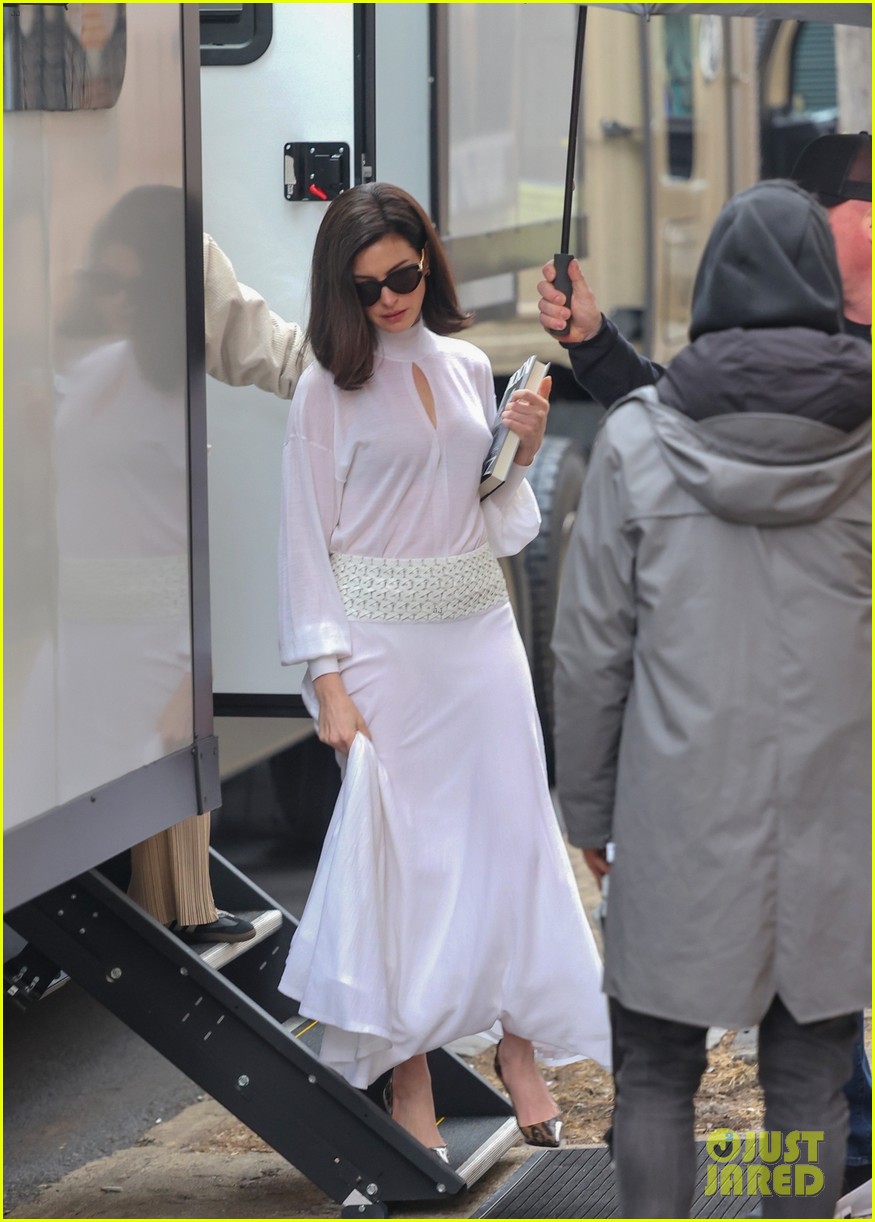 Anne Hathaway & Josh Hartnett Begin Filming 'Verity,' Based on Colleen Hoover's Novel - See ...