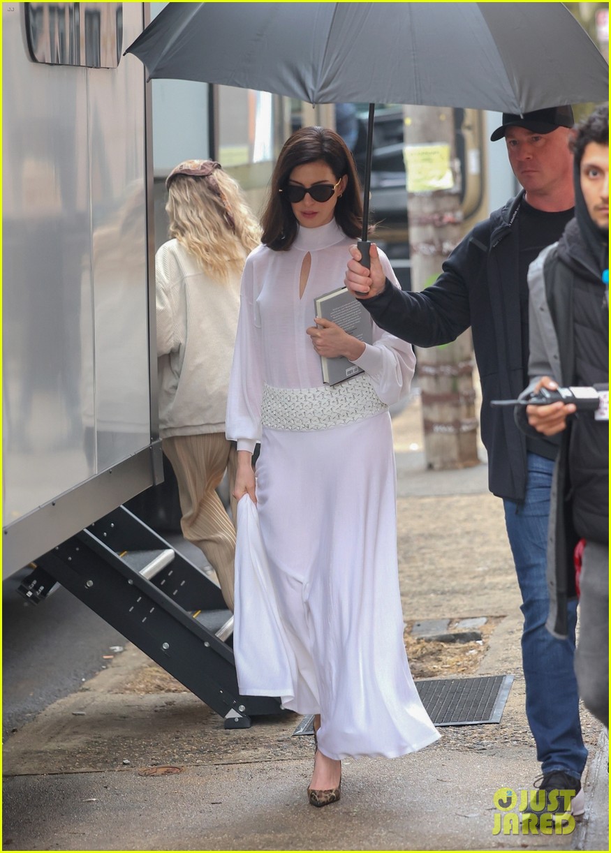 Anne Hathaway & Josh Hartnett Begin Filming 'Verity,' Based on Colleen Hoover's Novel - See ...