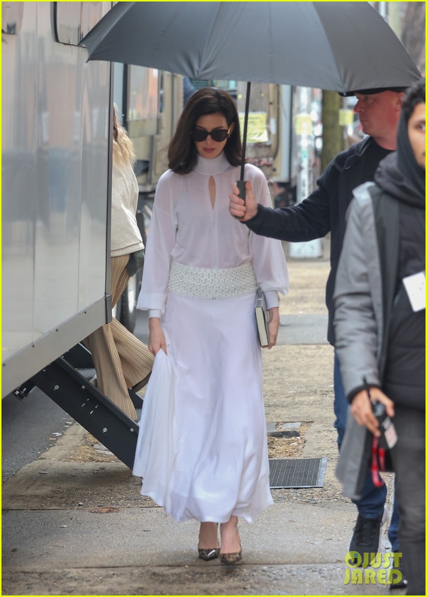 Anne Hathaway & Josh Hartnett Begin Filming 'Verity,' Based on Colleen Hoover's Novel - See ...