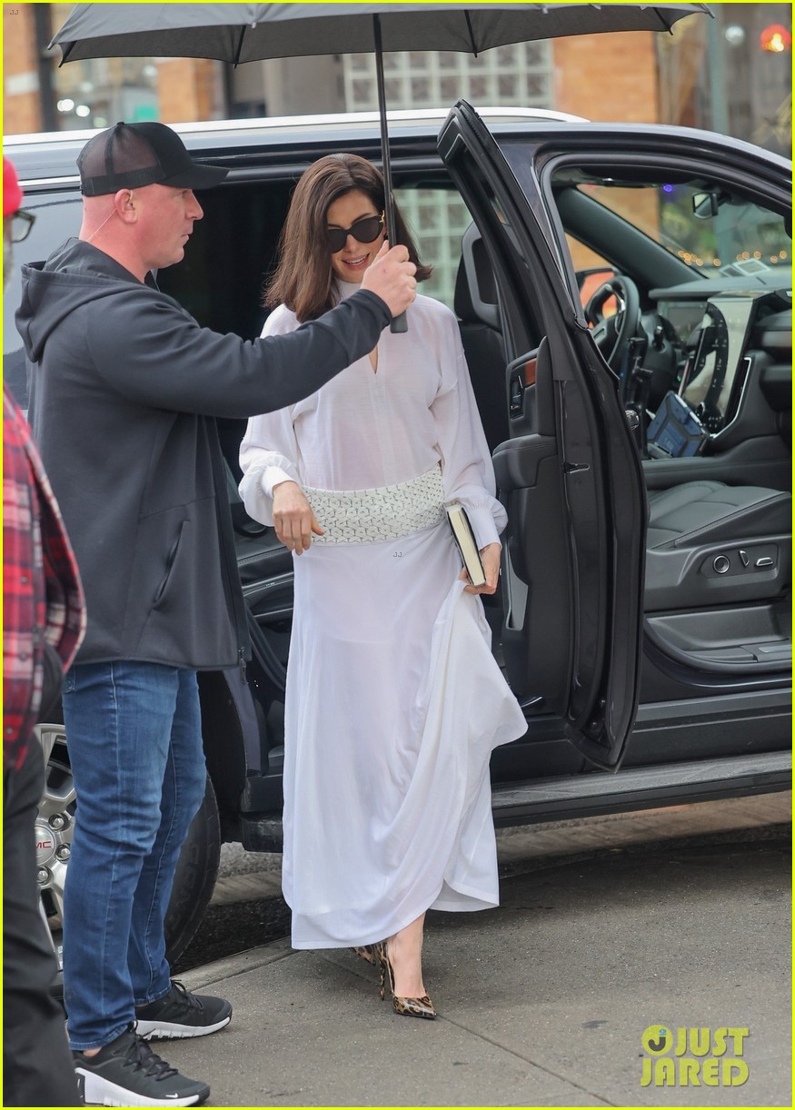 Anne Hathaway & Josh Hartnett Begin Filming 'Verity,' Based on Colleen Hoover's Novel - See ...