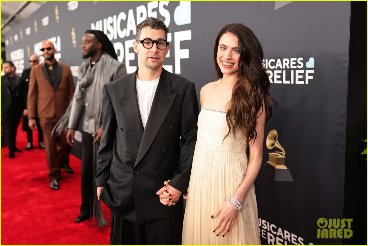 Jack Antonoff Gets Support from Wife Margaret Qualley at Grammys 2025: Photo 5120497 | Grammys ...