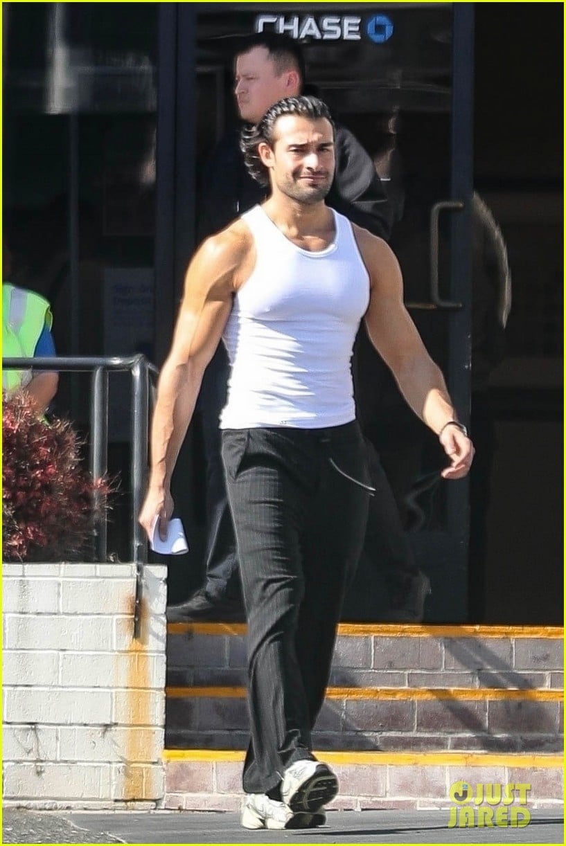 'Traitors' Star Sam Asghari Looks Buff During an ATM Stop in L.A ...