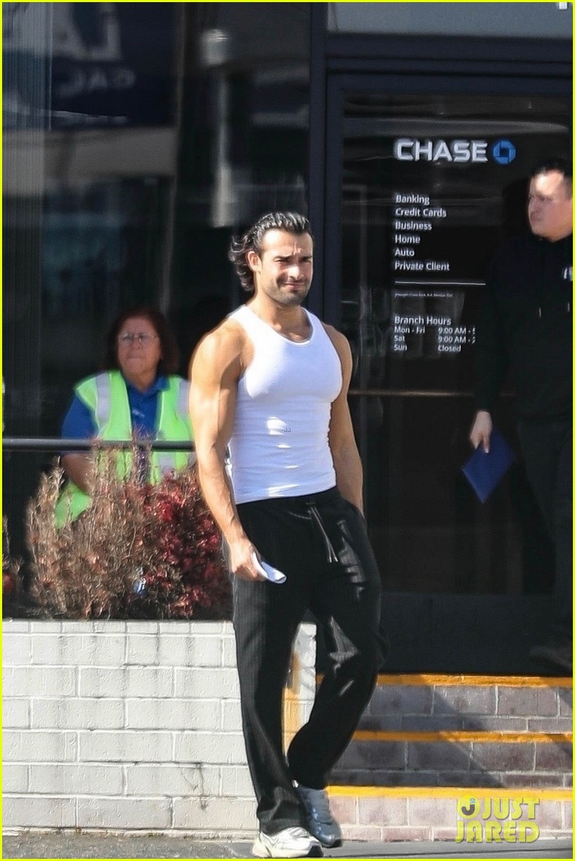 'Traitors' Star Sam Asghari Looks Buff During an ATM Stop in L.A ...