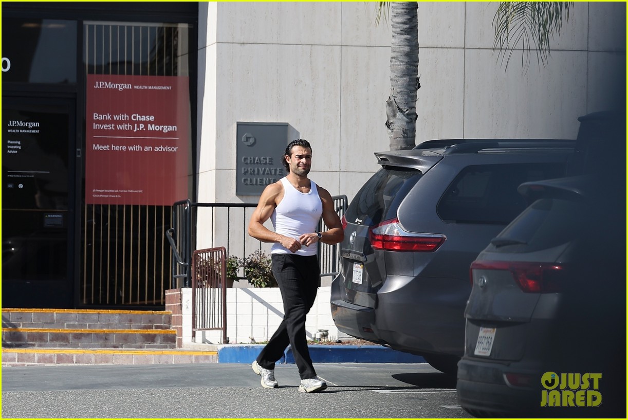 'Traitors' Star Sam Asghari Looks Buff During an ATM Stop in L.A ...