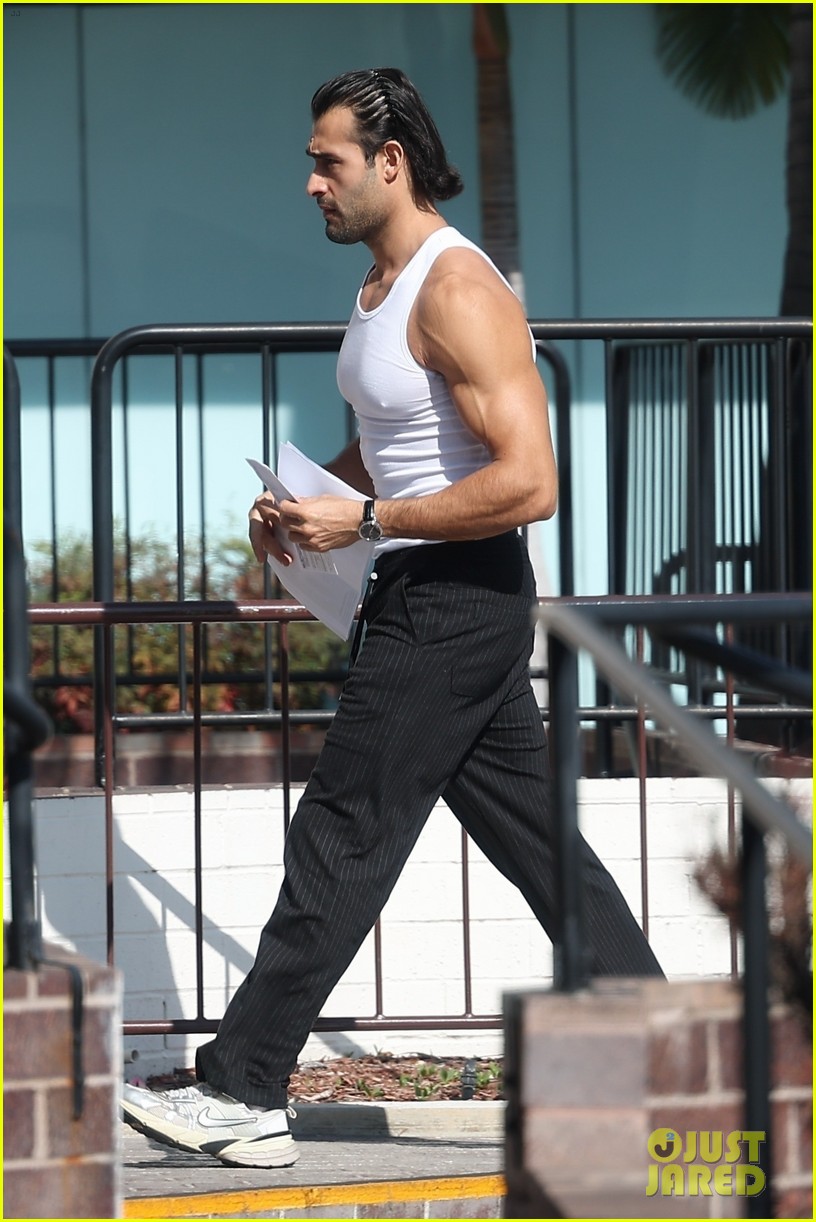 'Traitors' Star Sam Asghari Looks Buff During an ATM Stop in L.A ...