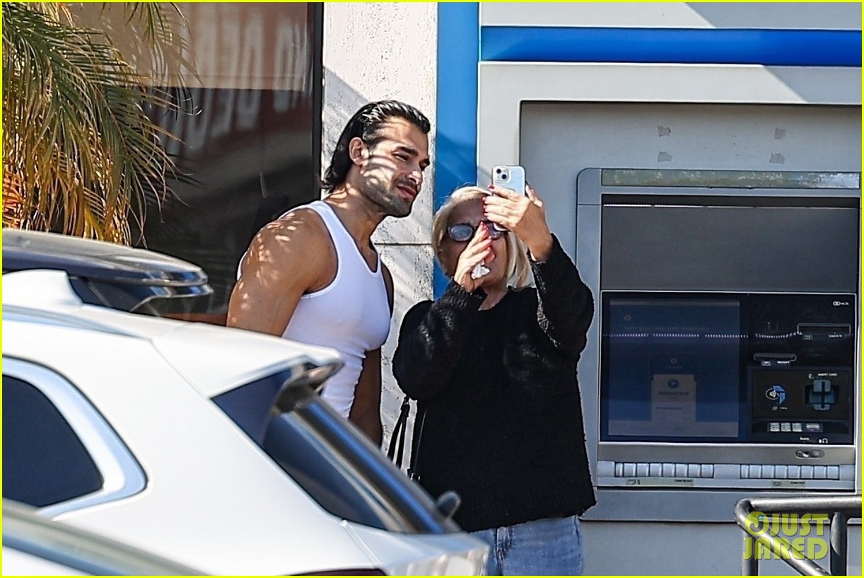 'Traitors' Star Sam Asghari Looks Buff During an ATM Stop in L.A ...
