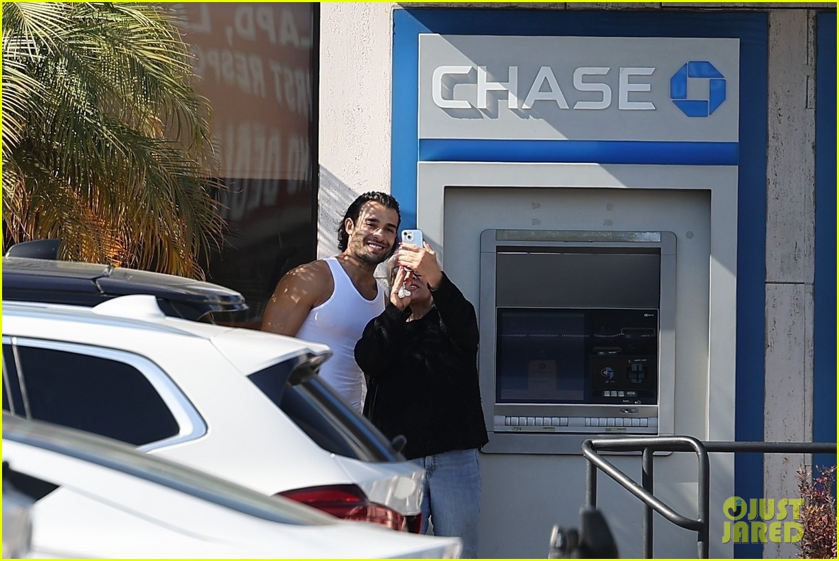 'Traitors' Star Sam Asghari Looks Buff During an ATM Stop in L.A ...