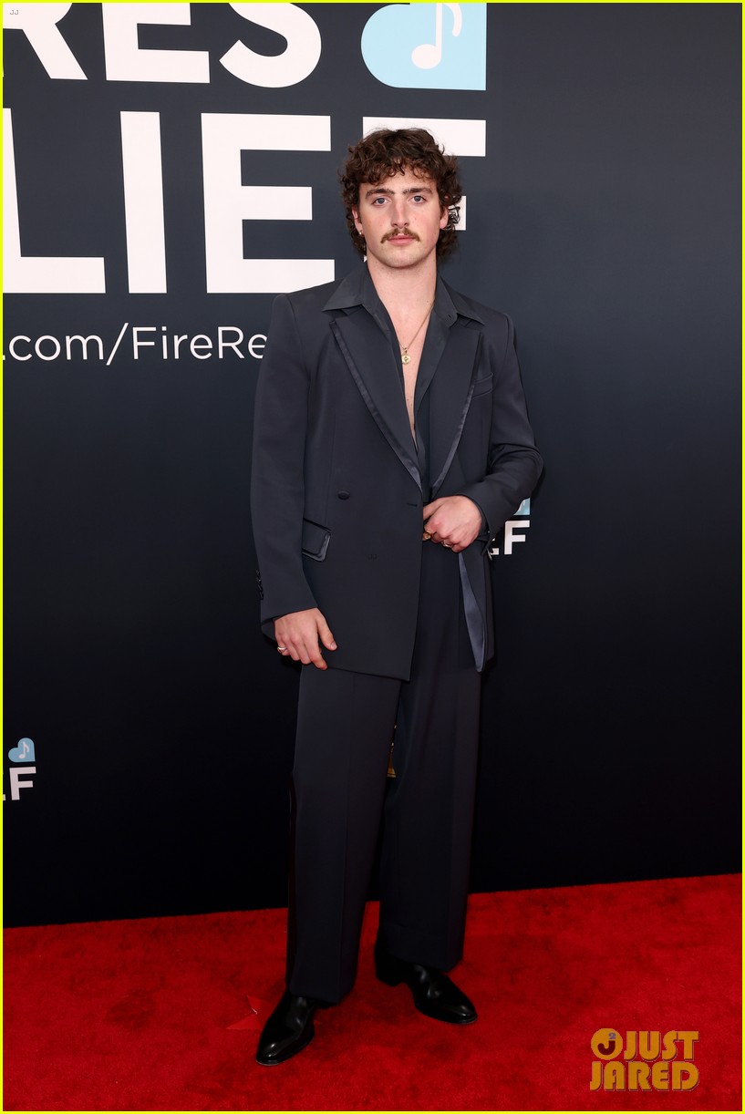 Benson Boone Shows Off Some Skin at Grammys 2025: Photo 5120471 | Grammys Photos | Just Jared ...