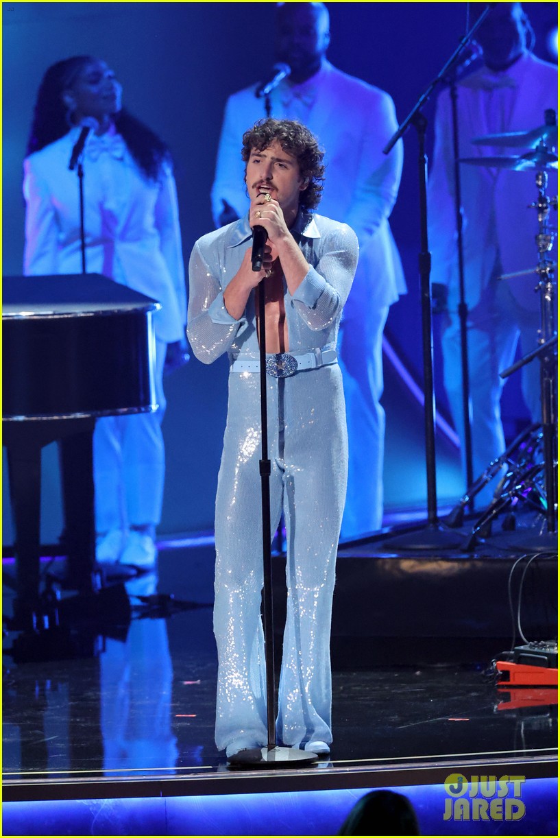Benson Boone Goes Viral for Crotch Grab During Grammys 2025 Performance of 'Beautiful Things ...