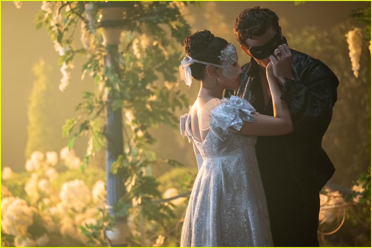 'Bridgerton' Season 4 First Look - Luke Thompson & Yerin Ha Share a ...