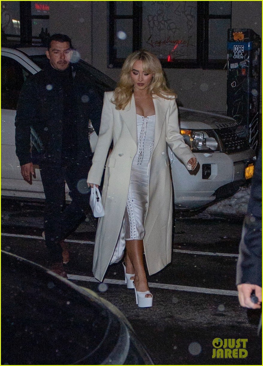 Sabrina Carpenter Braves Snowy Weather for Night Out in NYC: Photo ...