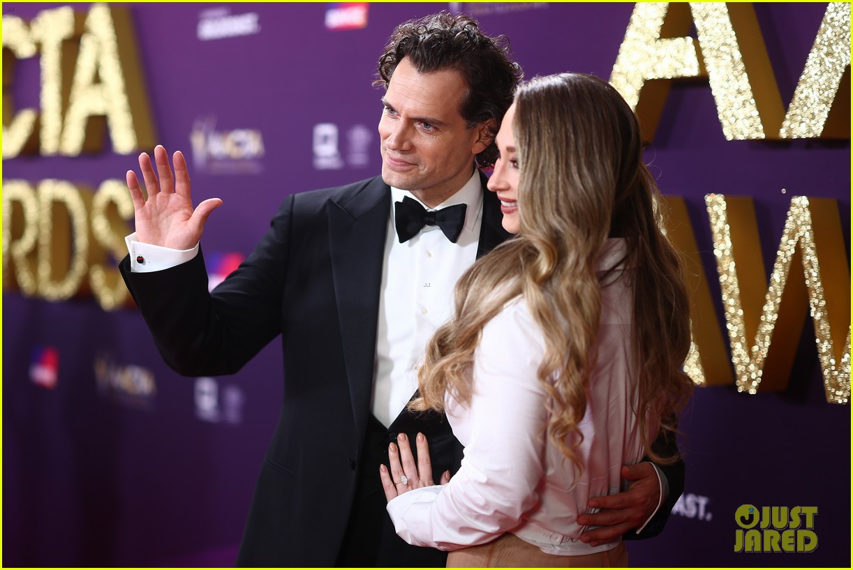 Henry Cavill's Girlfriend Natalie Viscuso Flashes Diamond Ring at AACTA ...
