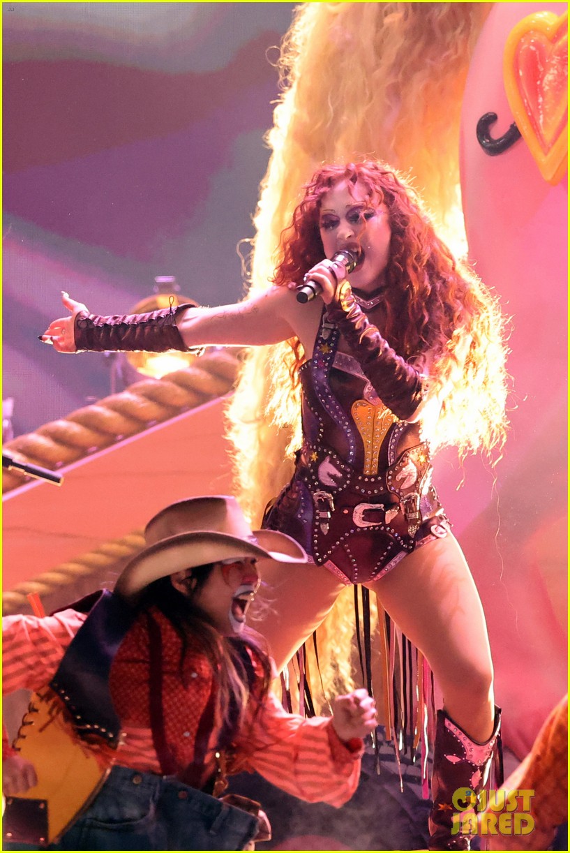 Chappell Roan Gives Incredible 'Pink Pony Club' Performance at Grammys ...