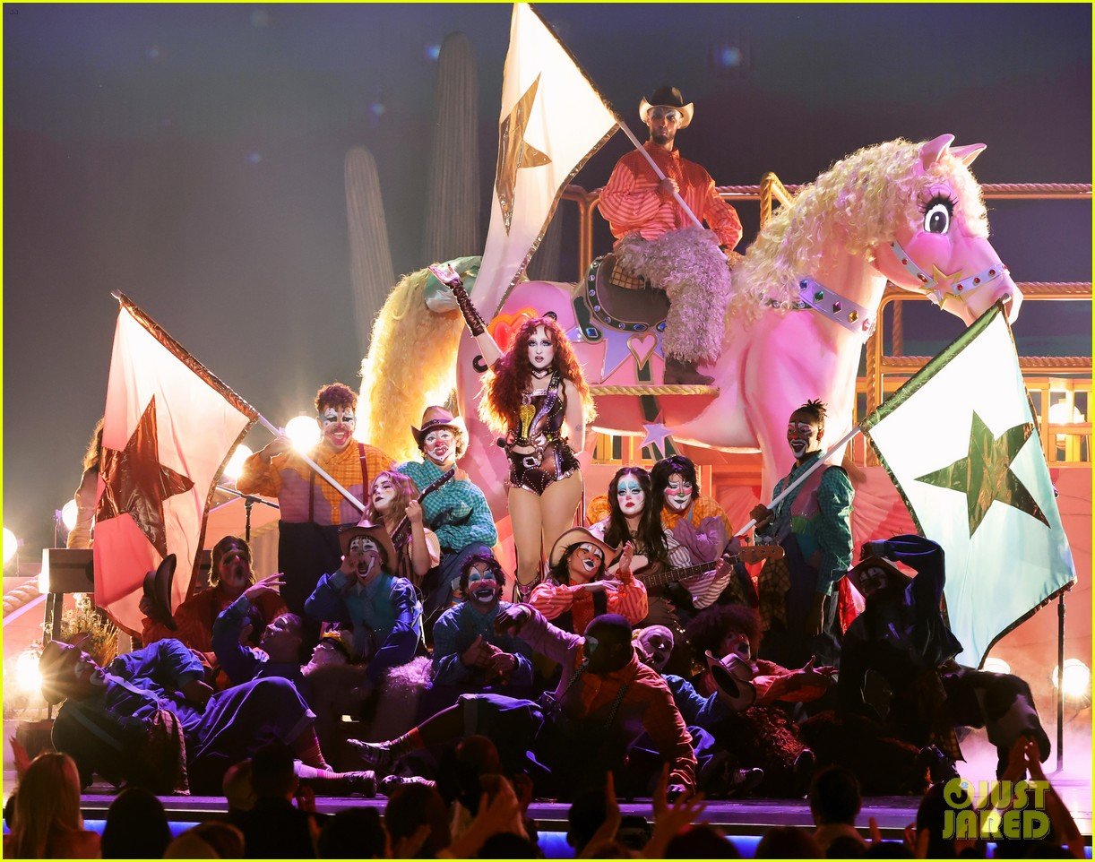 Chappell Roan Gives Incredible 'Pink Pony Club' Performance at Grammys ...