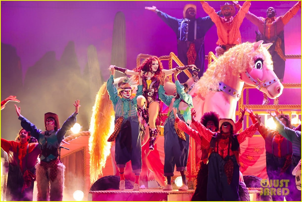 Chappell Roan Gives Incredible 'Pink Pony Club' Performance at Grammys ...