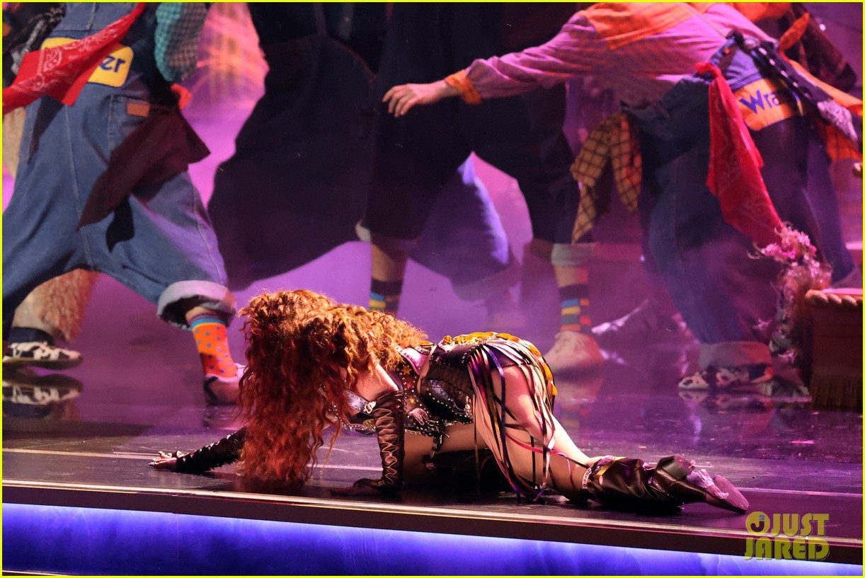 Chappell Roan Gives Incredible 'Pink Pony Club' Performance at Grammys ...