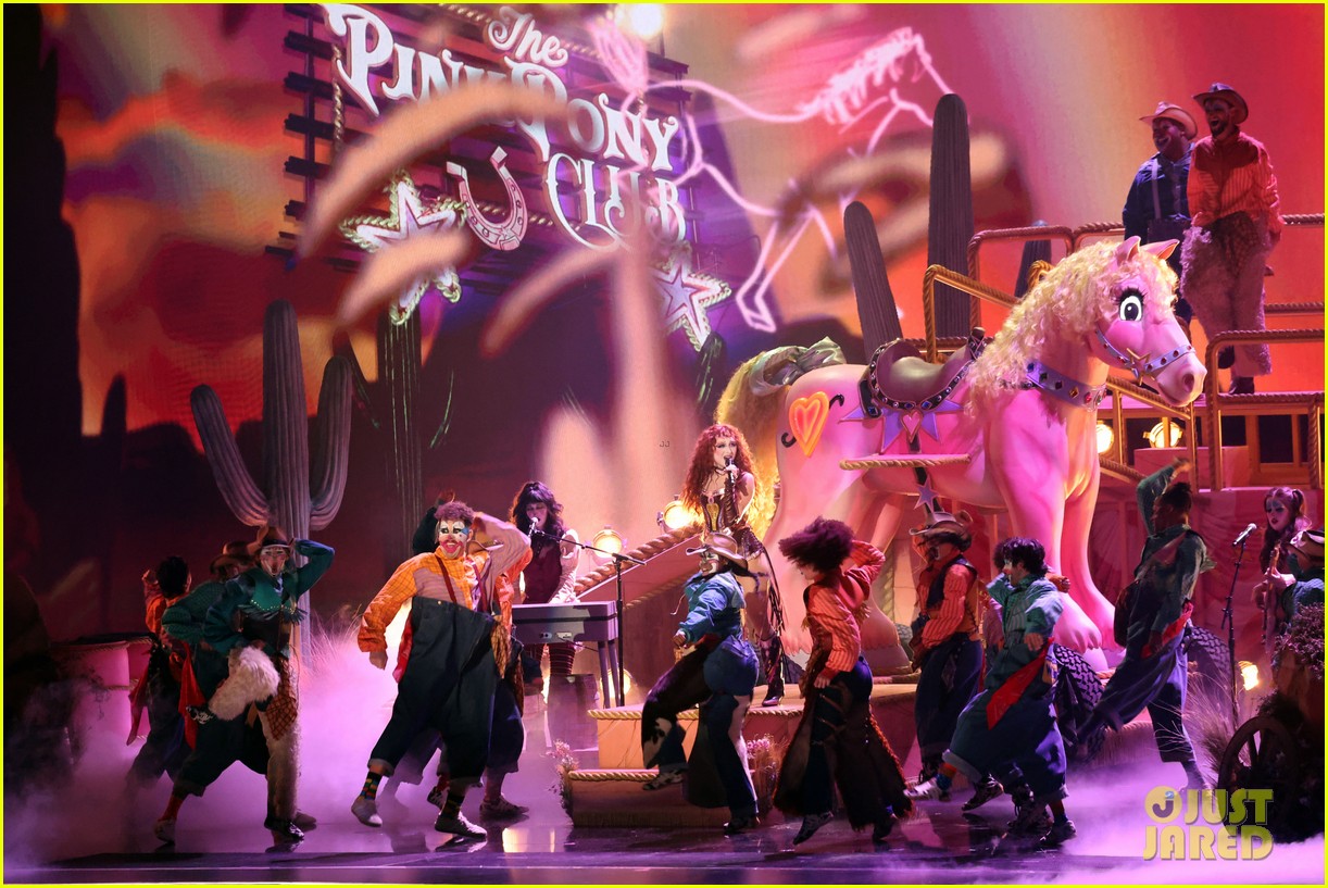 Chappell Roan Gives Incredible 'Pink Pony Club' Performance at Grammys ...