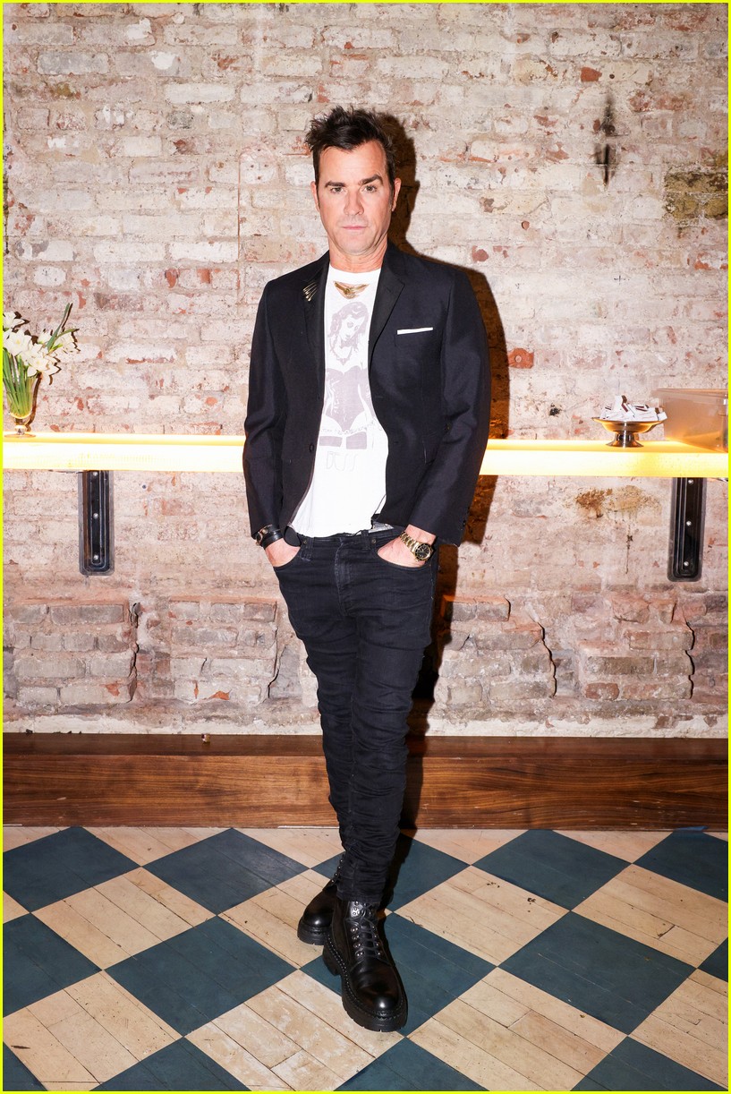 Justin Theroux Hangs Out with Broadway Star Cole Escola at Jimmy Choo's ...