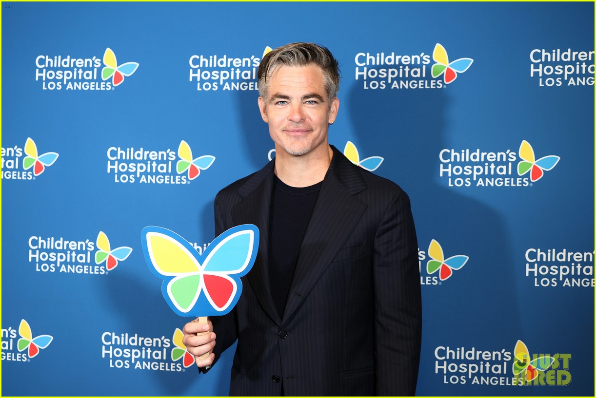 Chris Pine's Dad Robert Joins Him at Children's Hospital Los Angeles ...