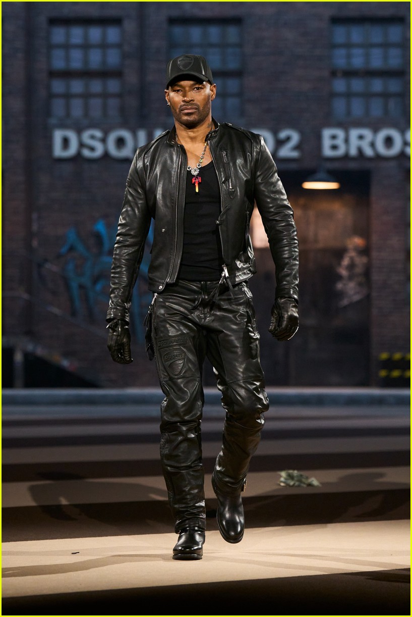 Photo: dsquared2 fashion show 2025 10 | Photo 5130130 | Just Jared ...