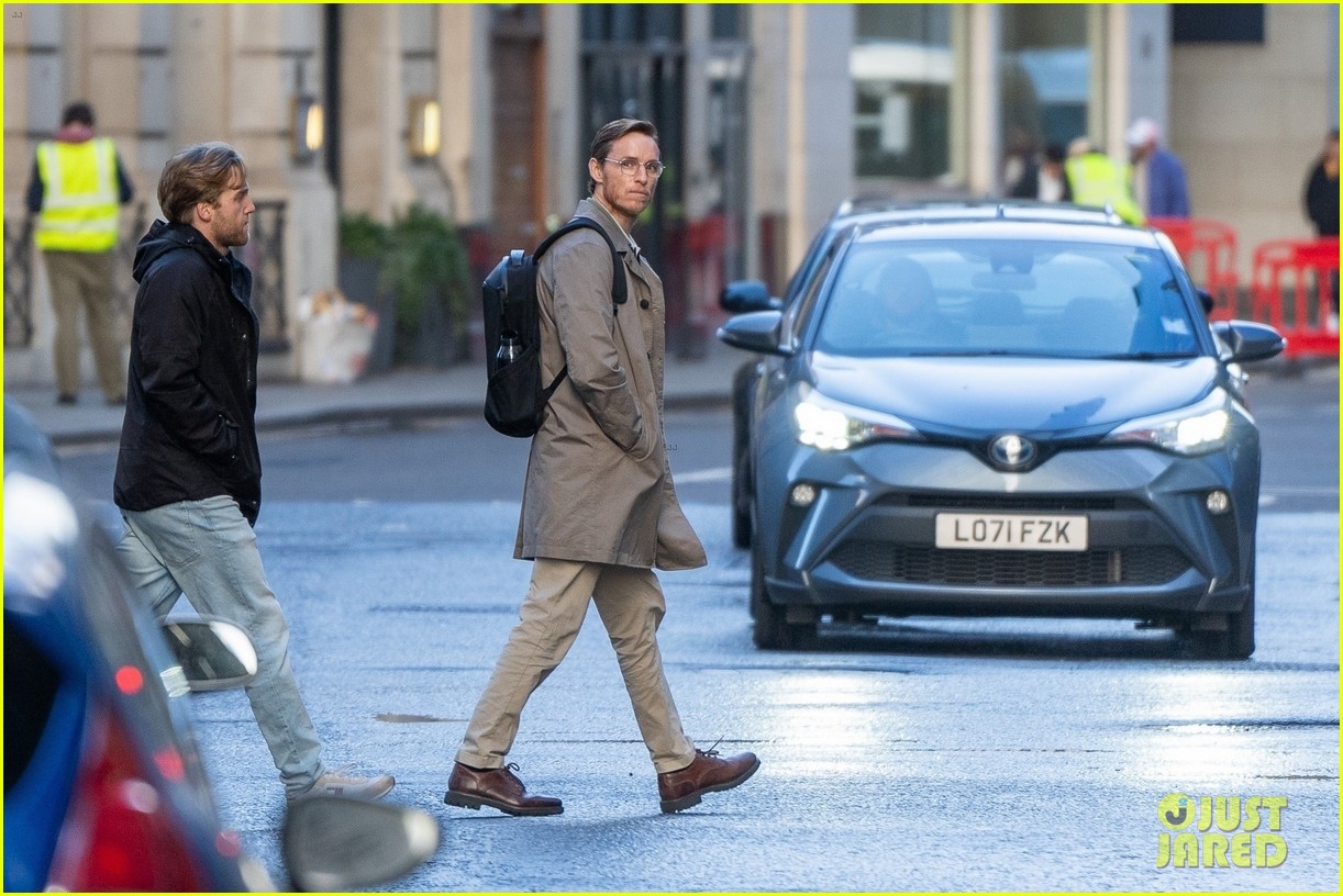 Eddie Redmayne Sports Scruffy Look on Set of 'Panic Carefully' in ...