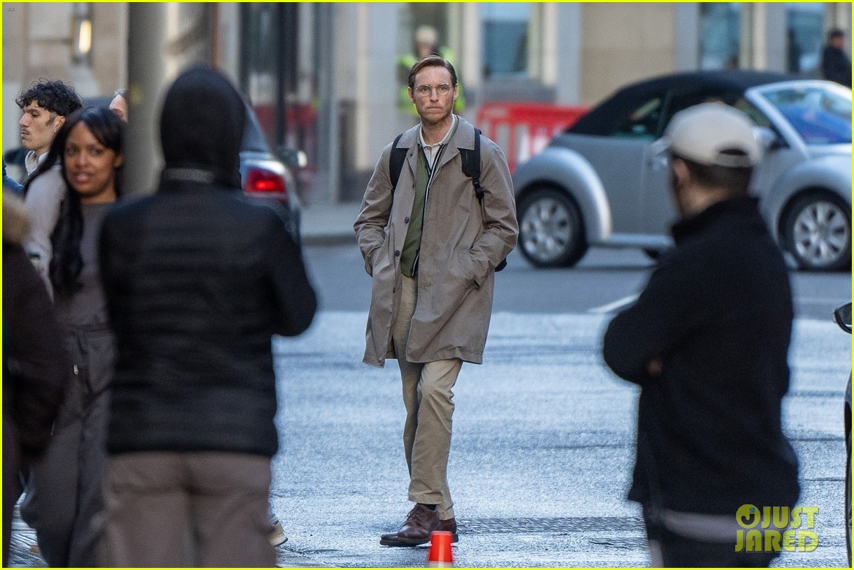 Eddie Redmayne Sports Scruffy Look on Set of 'Panic Carefully' in ...