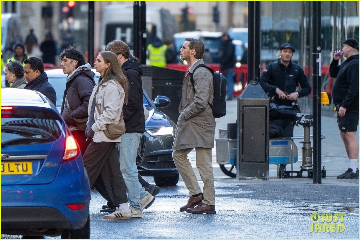 Eddie Redmayne Sports Scruffy Look on Set of 'Panic Carefully' in ...