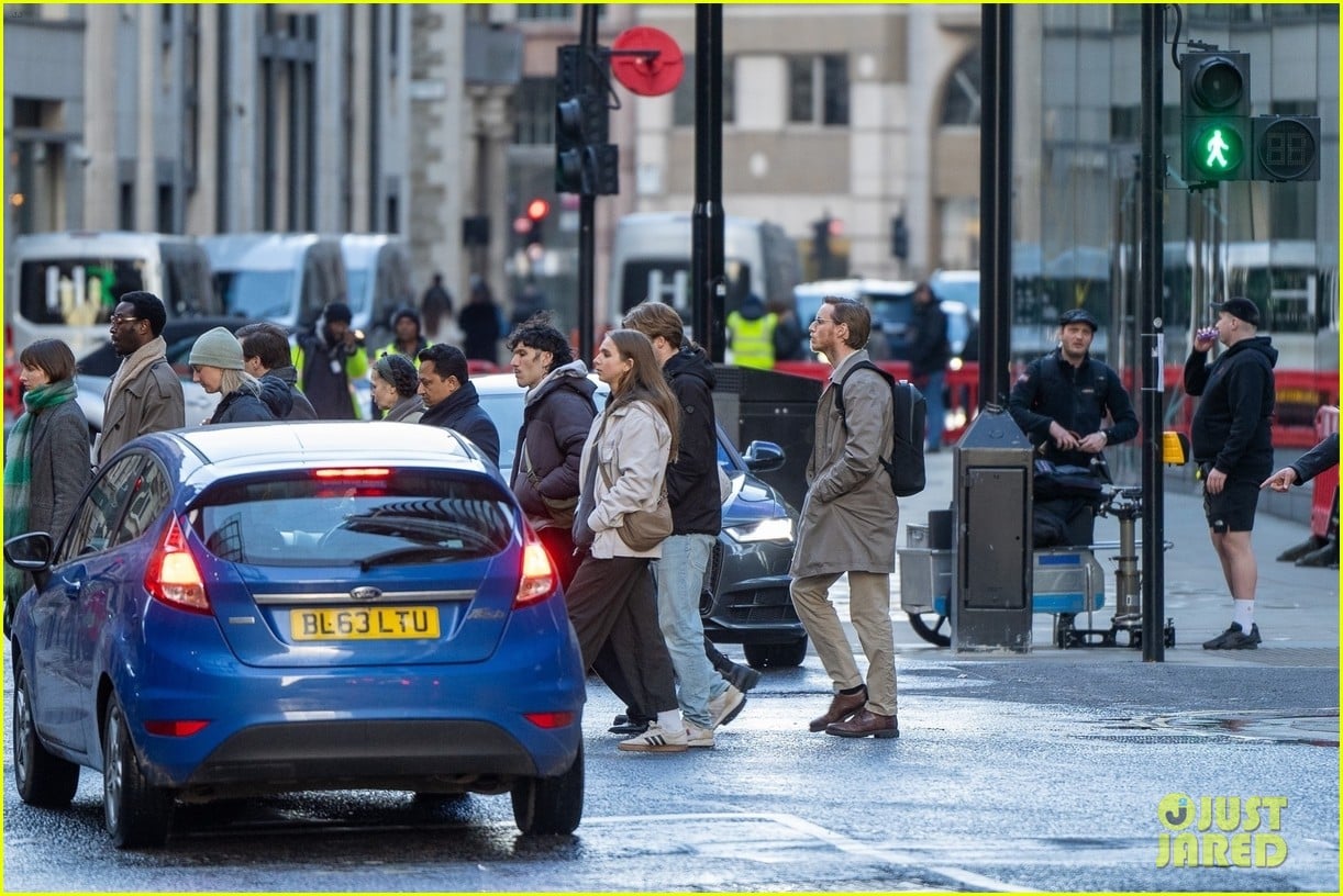 Eddie Redmayne Sports Scruffy Look on Set of 'Panic Carefully' in ...