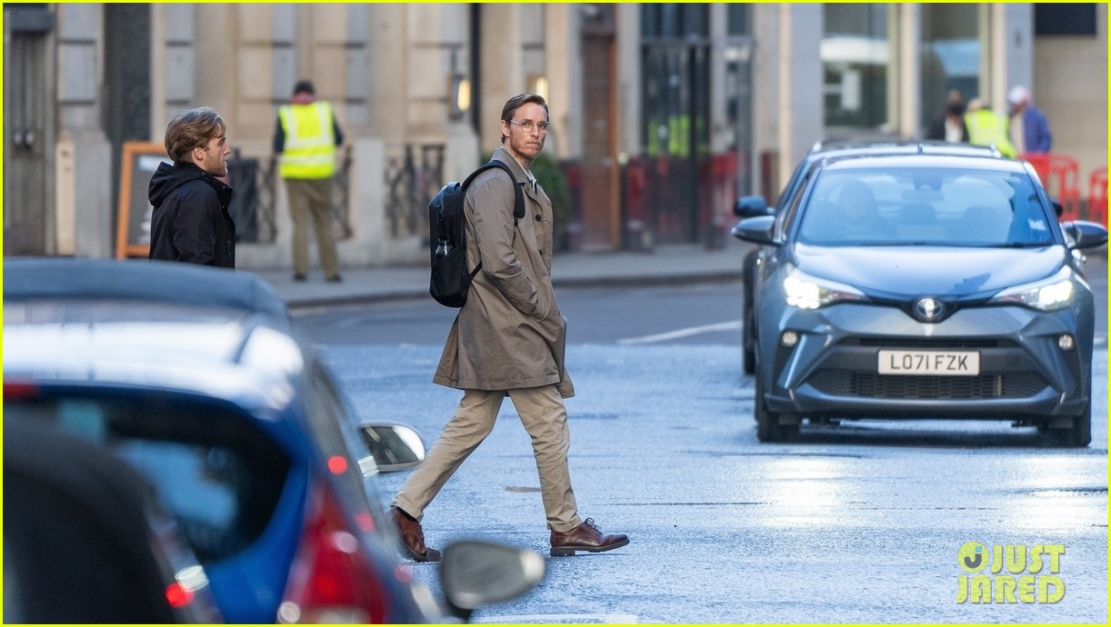 Eddie Redmayne Sports Scruffy Look on Set of 'Panic Carefully' in ...