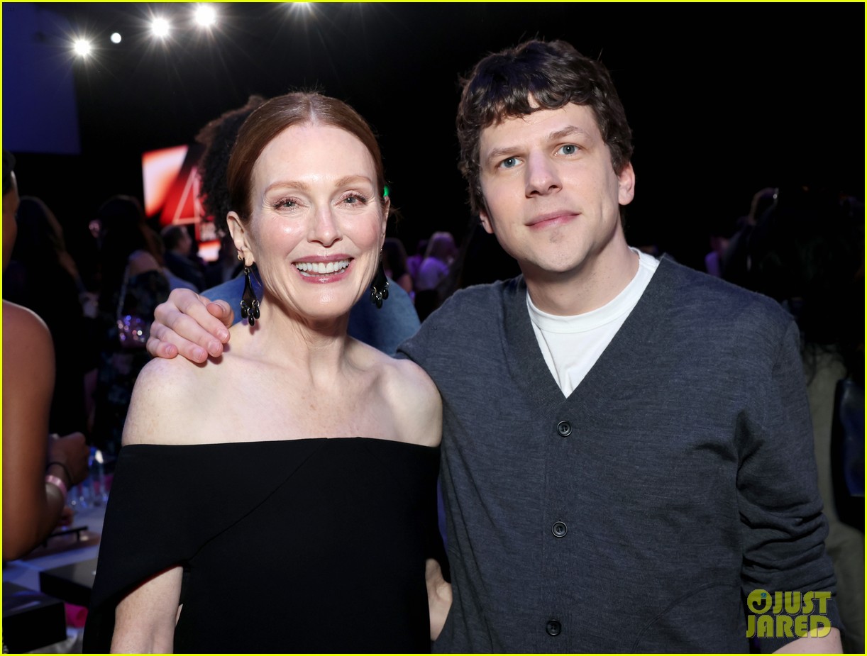Jesse Eisenberg Pays Tribute to Emma Stone During Independent Spirit ...