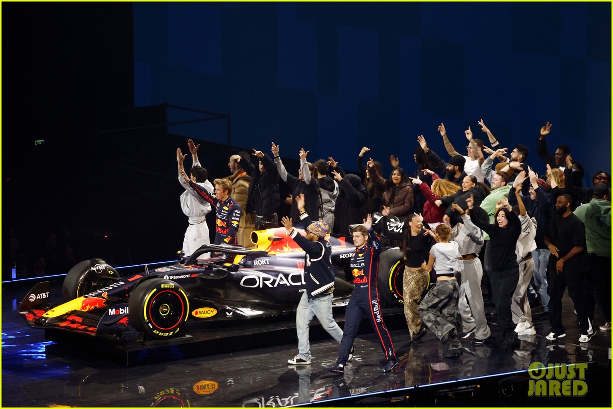 F1 Stars Lewis Hamilton, Lando Norris, Liam Lawson & More Attend F1 75 Live to Launch 2025 ...