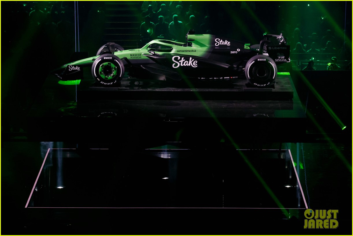 F1 Stars Lewis Hamilton, Lando Norris, Liam Lawson & More Attend F1 75 Live to Launch 2025 ...