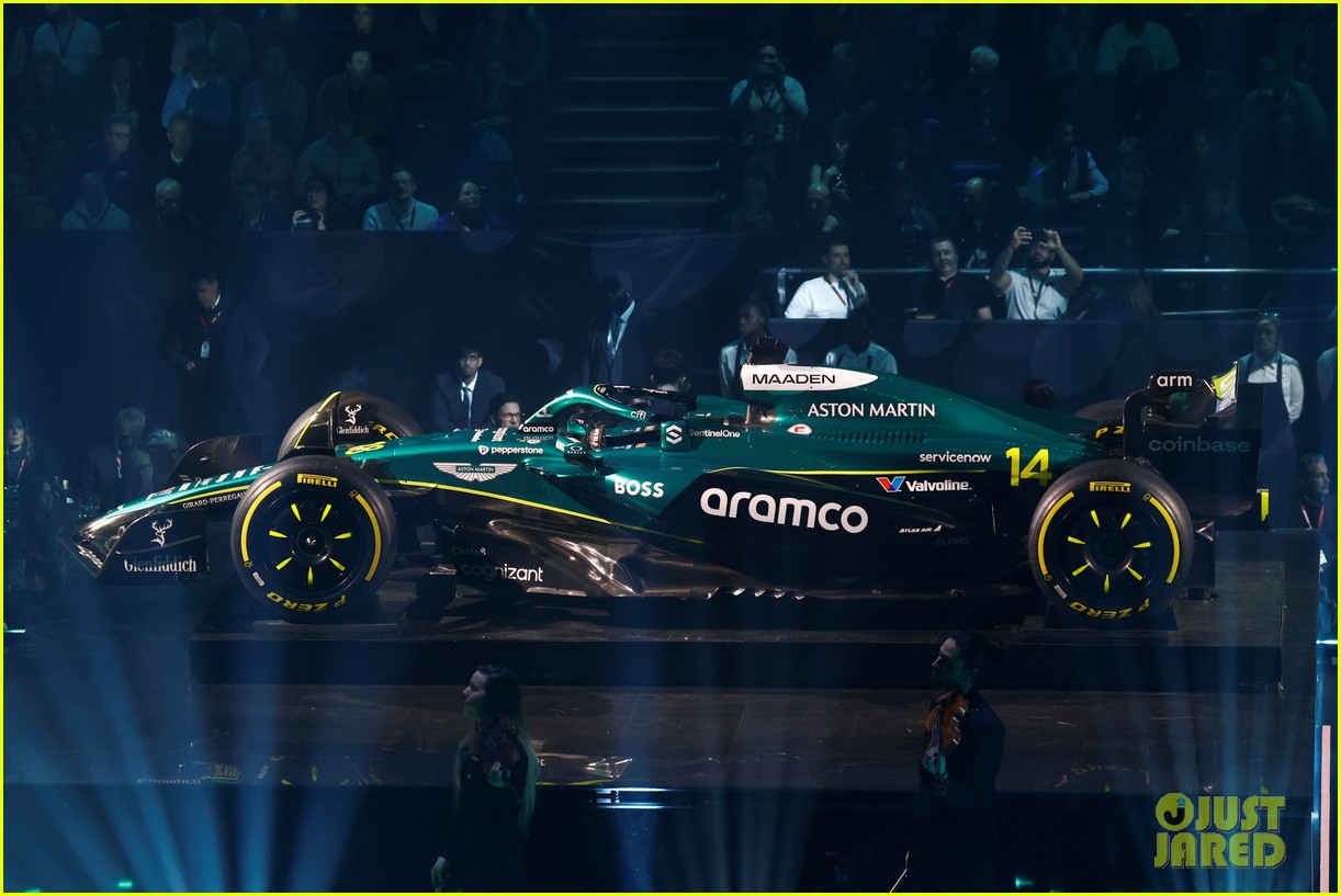 F1 Stars Lewis Hamilton, Lando Norris, Liam Lawson & More Attend F1 75 ...