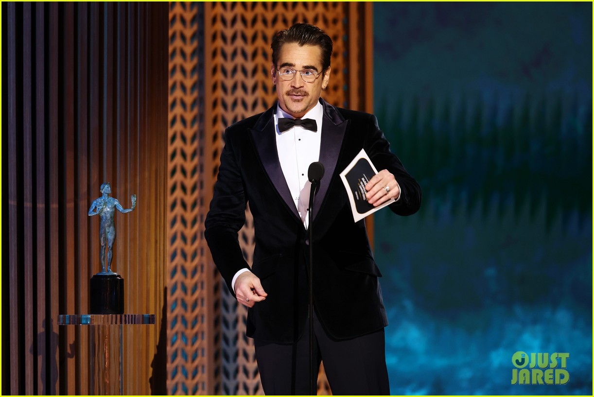 Colin Farrell Wins SAG Award, Gets Blamed for Giving Covid to Jamie Lee ...