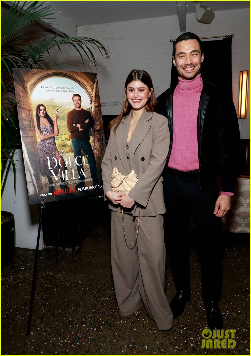 Scott Foley Makes Rare Appearance with Wife & Kids at 'La Dolce Villa ...